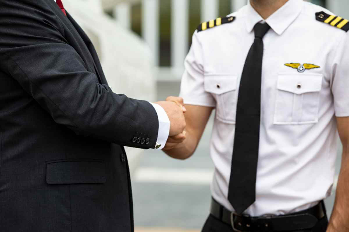 Mengenal Sekolah Pilot dan Dunia Pendidikan Penerbangan - BUKUSEKOLAH.ID